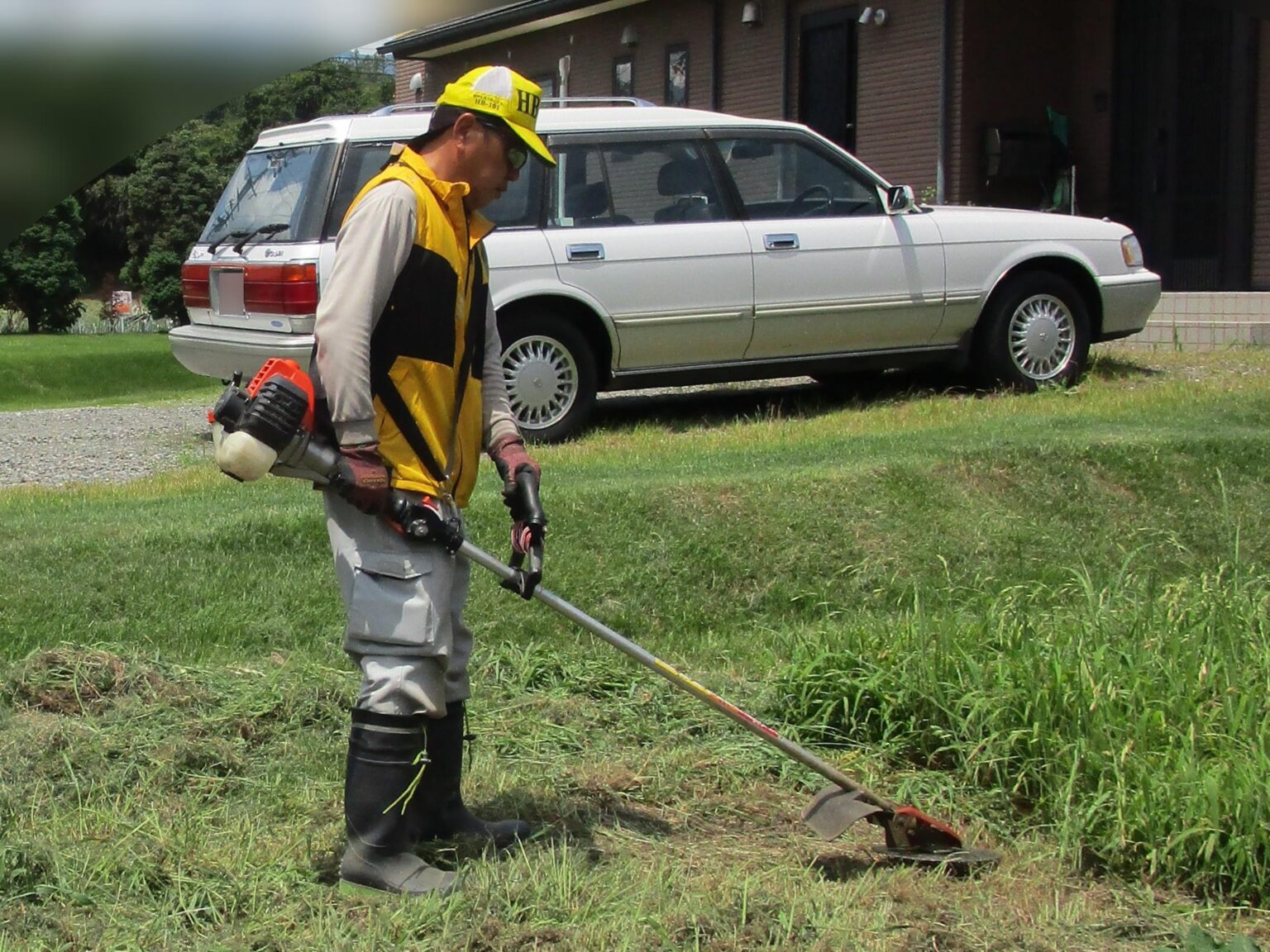 刈払機（草刈機）の草刈り時の腰痛対策に補助ハンドルを取り付けました | おじさんのやってみよう